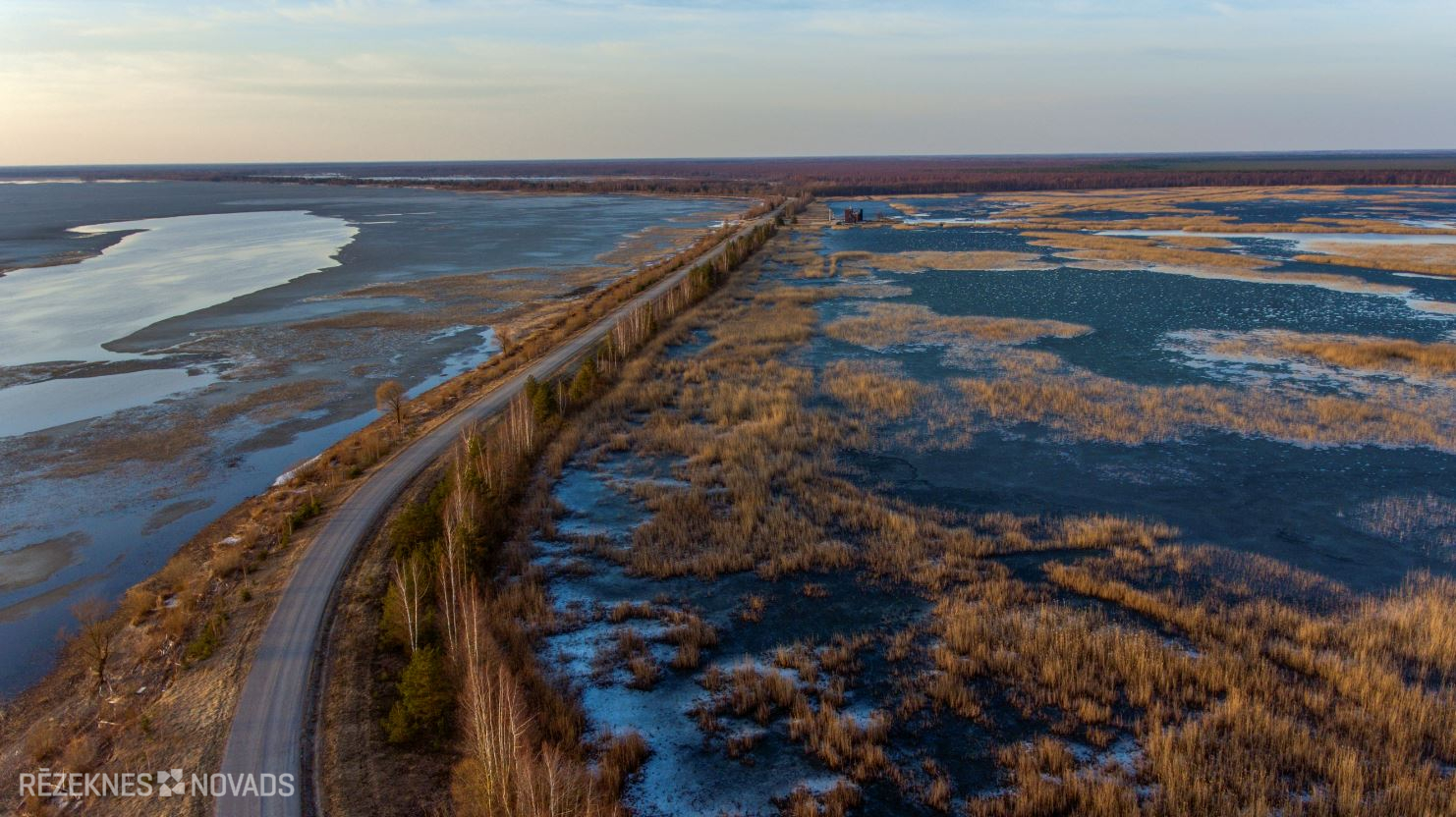 Pārvietošanās pa Rāznas un Lubāna ezera ledu ar transportlīdzekli nav ...