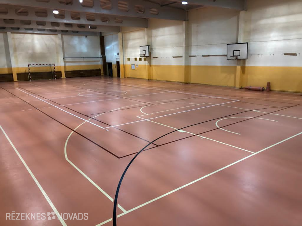 Bērzgales pamatskolā uzlabots sporta zāles grīdas segums - Rēzeknes novads